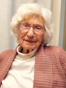 Dr Sarah Traister Moskovitz (1927-2024) - The Song Remains - דאָס ליד ...